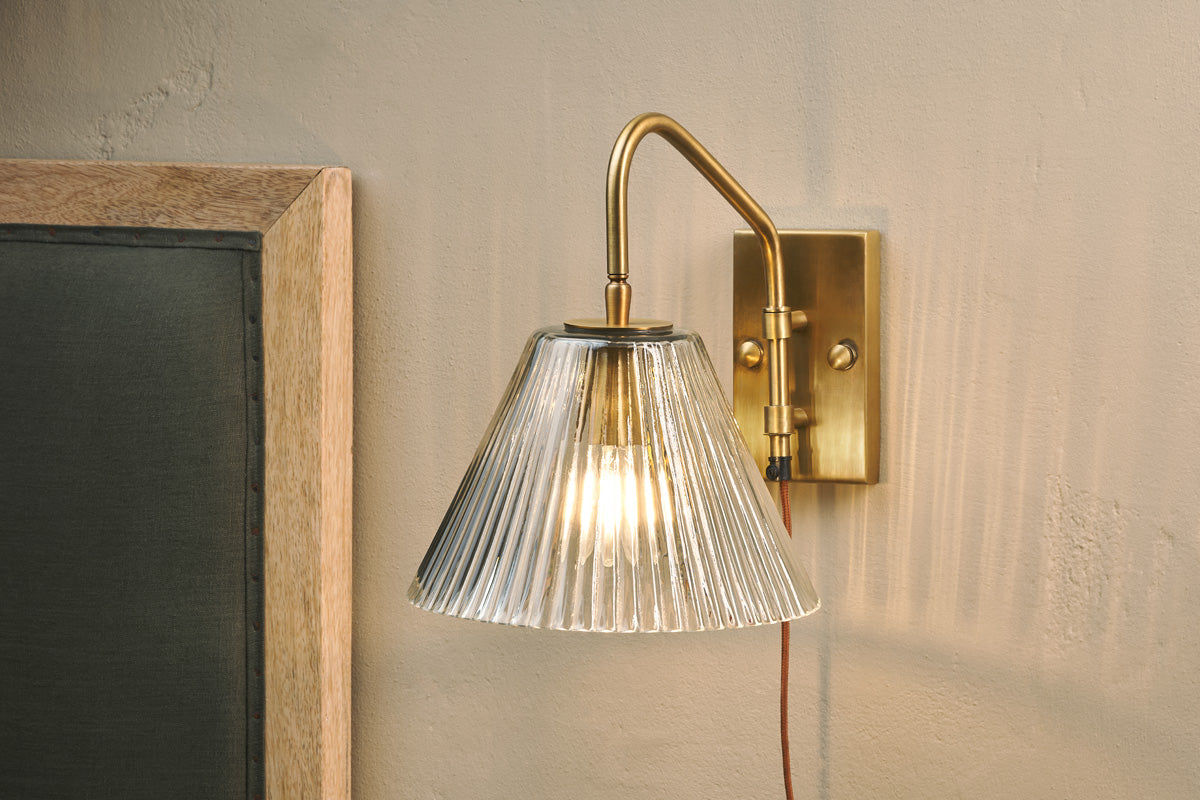 Akoli Glass Wall Lamp - Clear & Antique Brass – nkuku