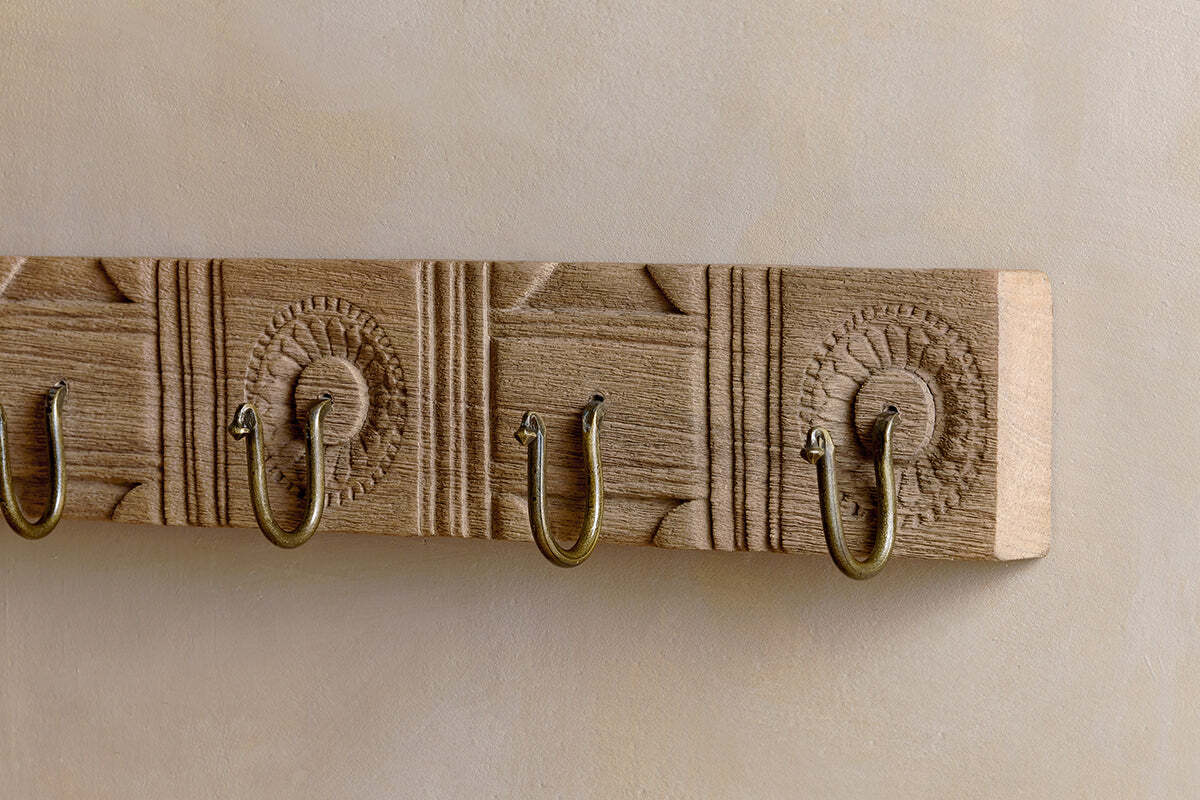 Veduru Mango Wood Carved Hook - Natural (Row of 6) – nkuku